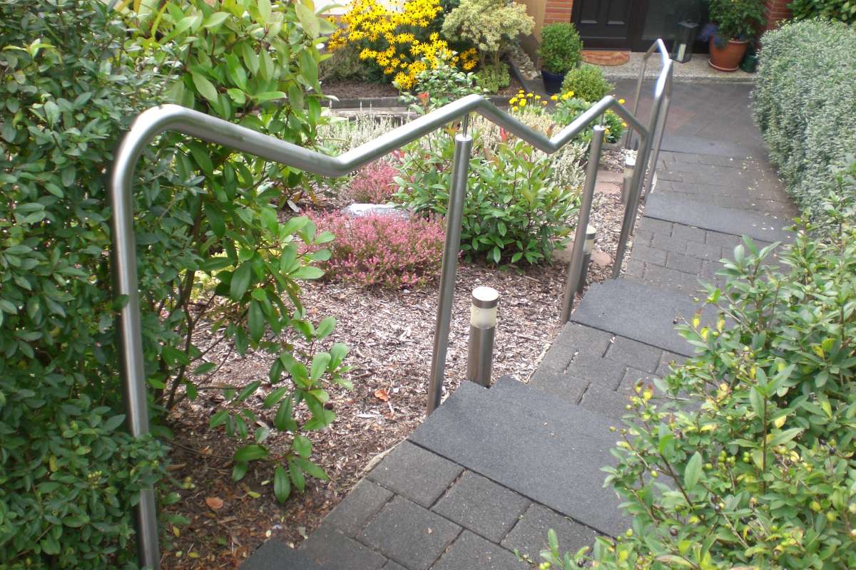 Metallbau Wuppertal Geländer - gebogene Handläufe